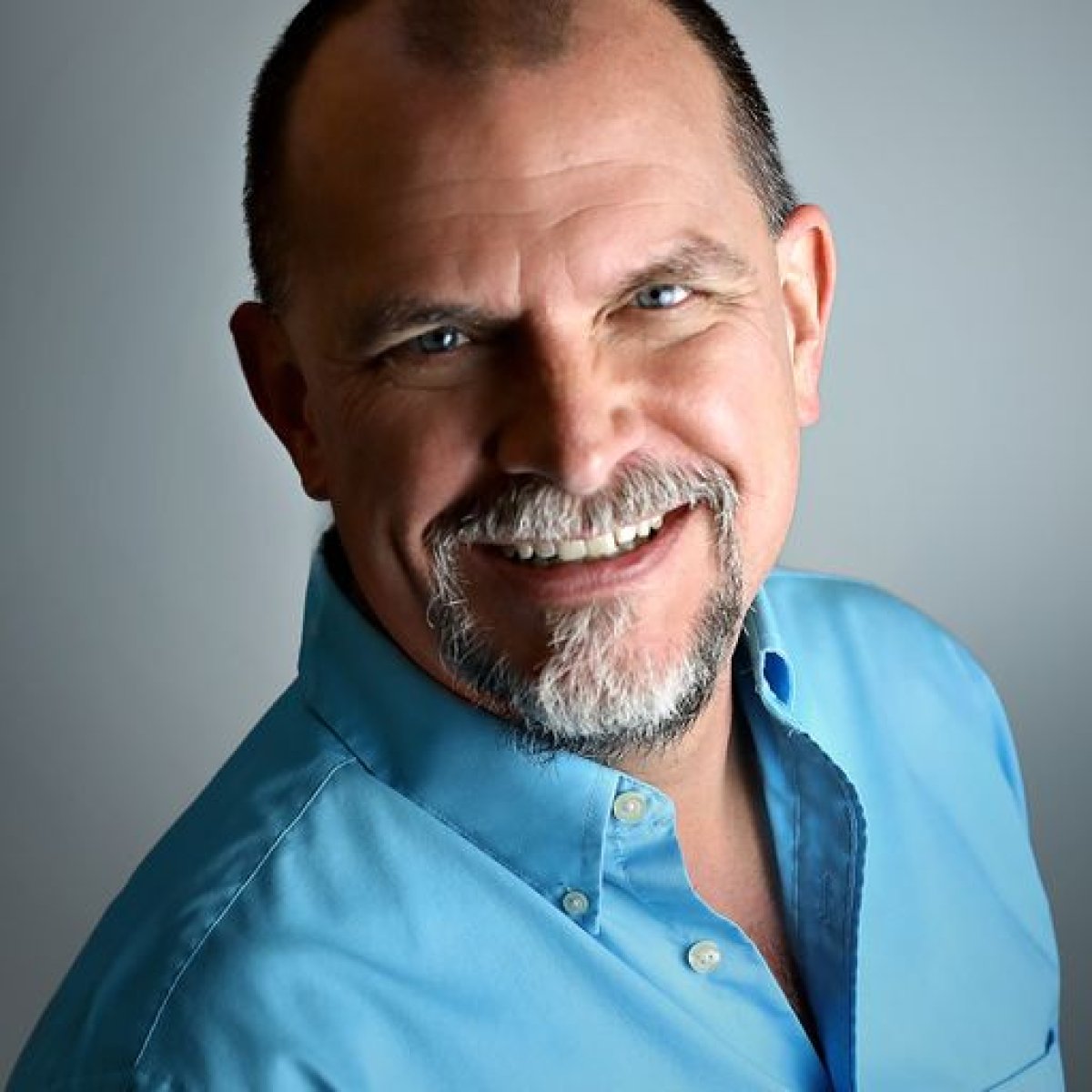 Mike - English (American) voice over - VoiceProductions